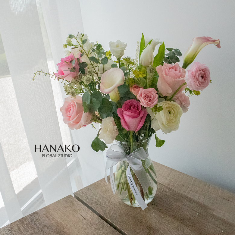 ASSORTED FLOWER WITH VASE – Hanako Floral Studio