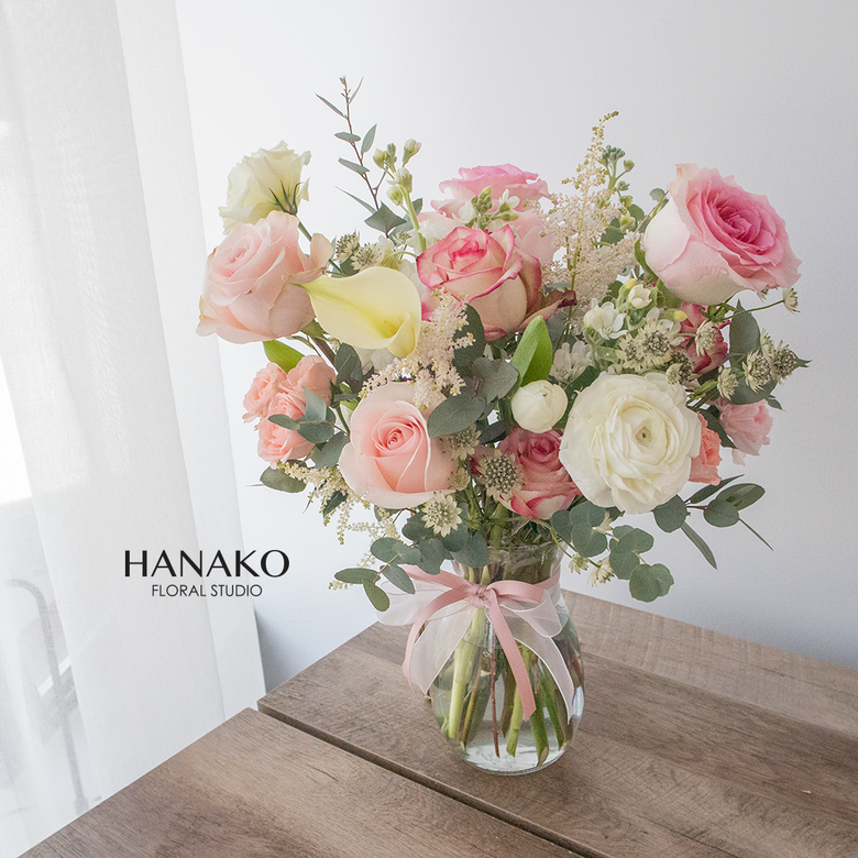 ASSORTED FLOWER WITH VASE – Hanako Floral Studio